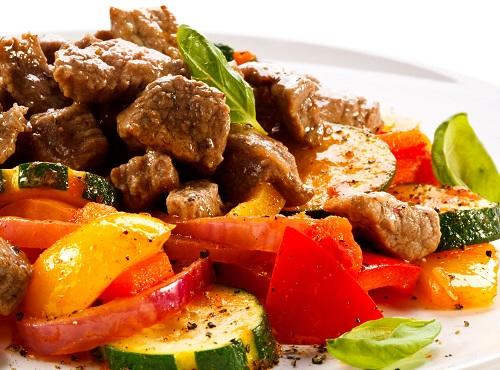 Χοιρινές μπουκιές με λαχανικά | e-Fresh.gr